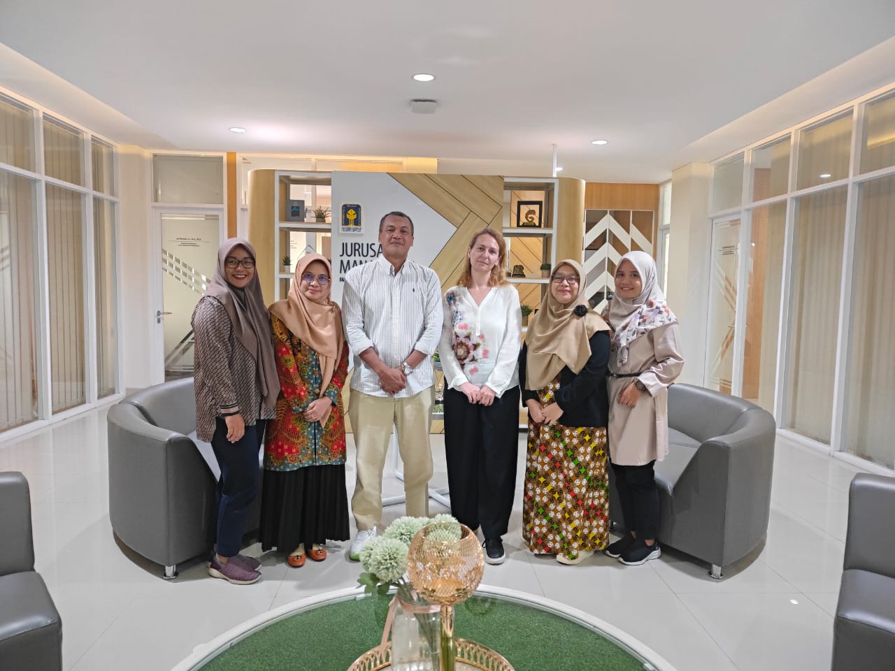 EVALUASI VISI, MISI, TUJUAN DAN KURIKULUM PROGRAM BISNIS DIGITAL ...